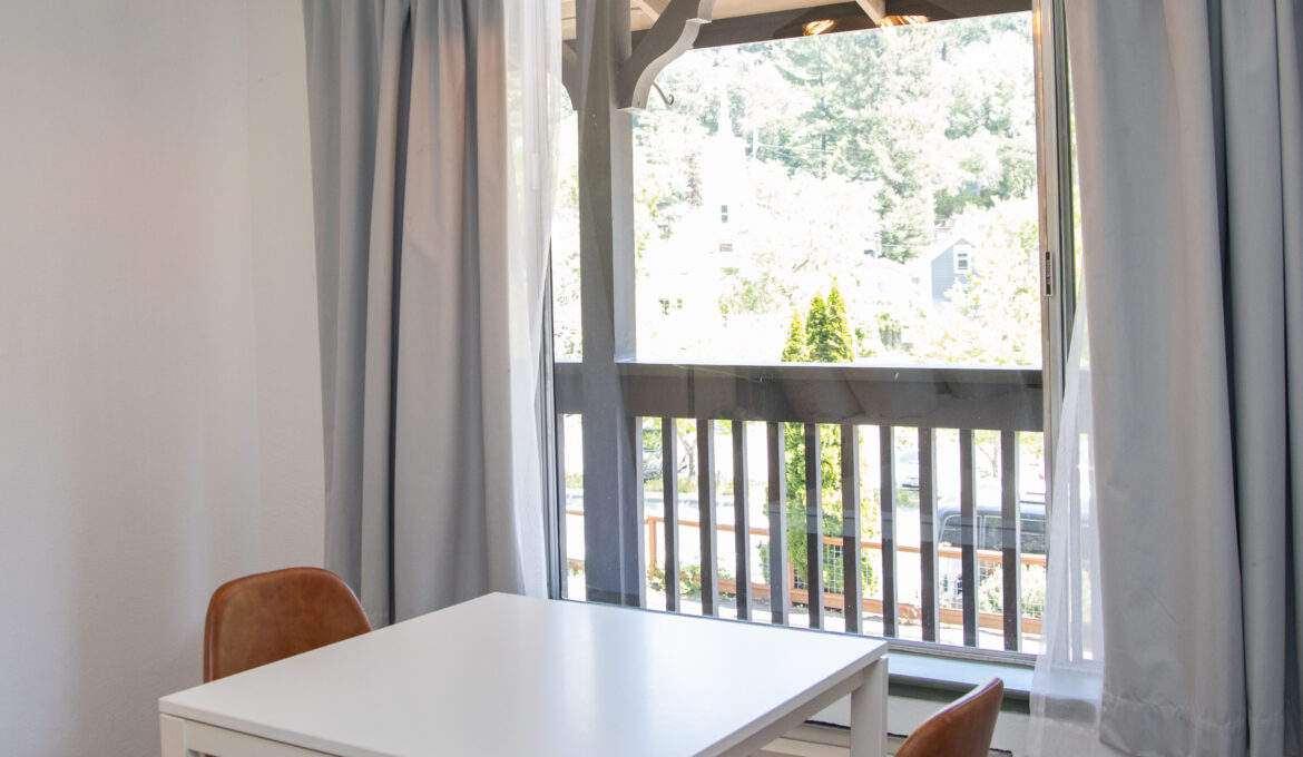 Superior King Room – Occidental Lodge